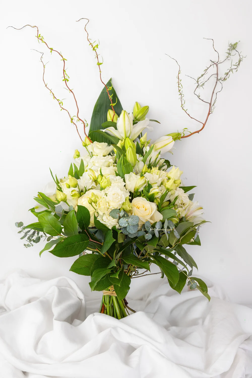Gerbe blanche d’obsèques – Composition florale élégante